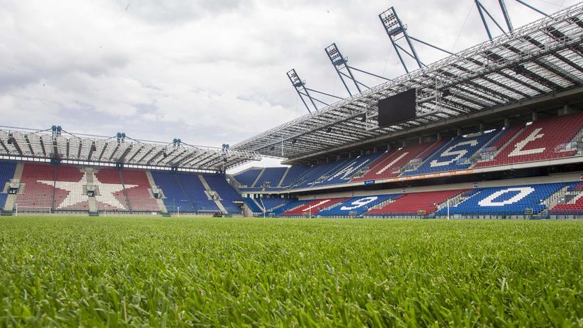 Karków. Wisła Kraków. Na stadionie trwał mecz, w tym czasie ktoś go ...