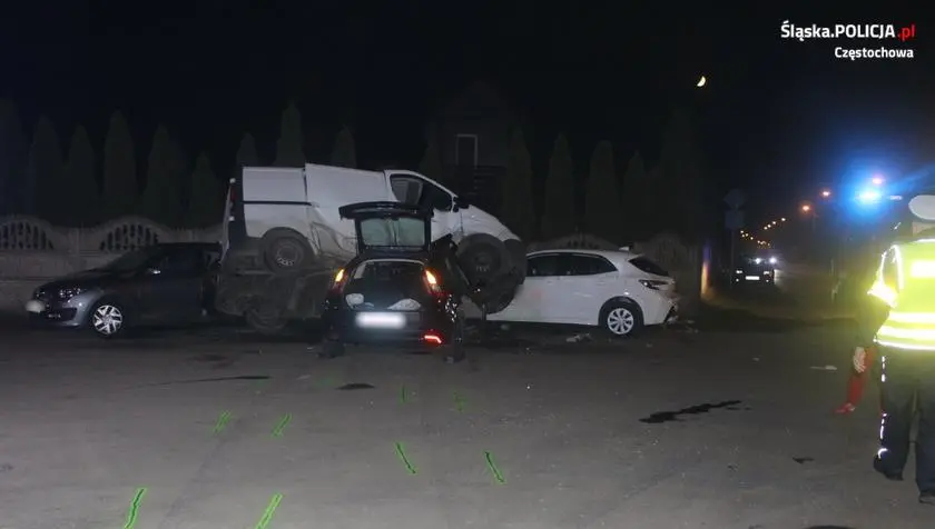 Częstochowa. Stała wśród zaparkowanych samochodów. Potrącił ją pijany kierowca, zmarła w ...