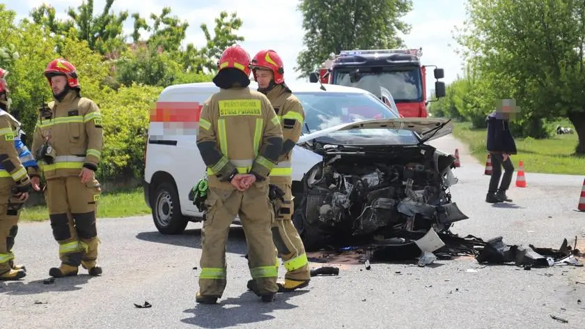 Wroczyny. Zderzenie dwóch samochodów. Cztery osoby ranne, w tym dziecko - TVN24