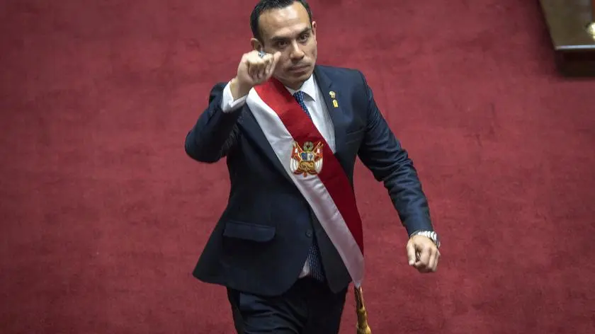 Prezydent Jose Jeri tłumaczy się ze spotkania w restauracji - TVN24