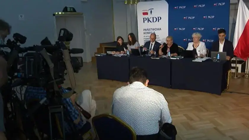 Komisja ds. pedofilii w zawieszeniu | TVN24