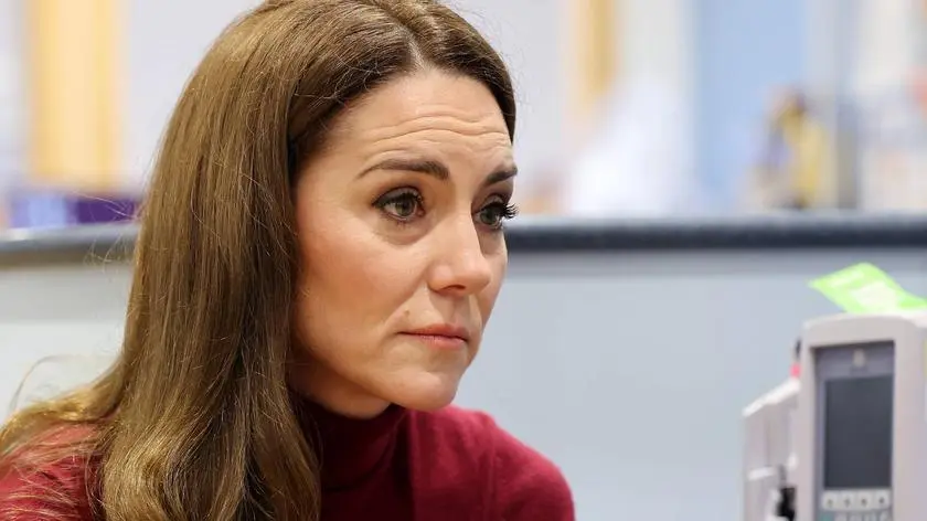 Księżna Kate ma remisję raka. Oświadczenie - TVN24