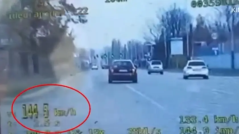 Łódź. Na znakach ograniczenie do 50, na jego liczniku 144 km/h. "Spieszył się na groby bliskich ...