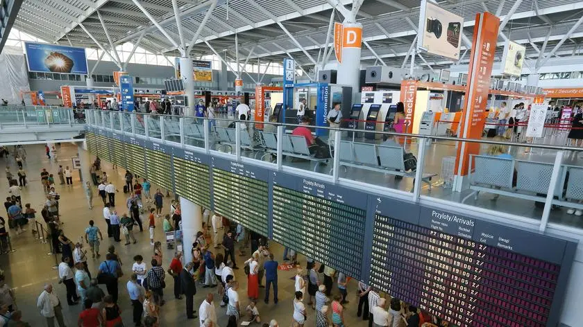 Warszawa. Ewakuacja na Lotnisku Chopina | TVN Warszawa