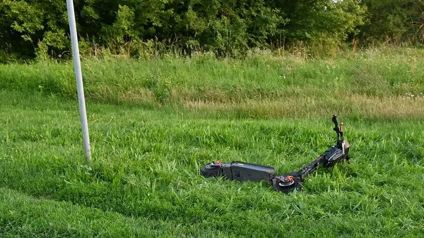 Hrubieszów. Wypadek dwóch 14-latek na hulajnodze, w akcji śmigłowiec - TVN24