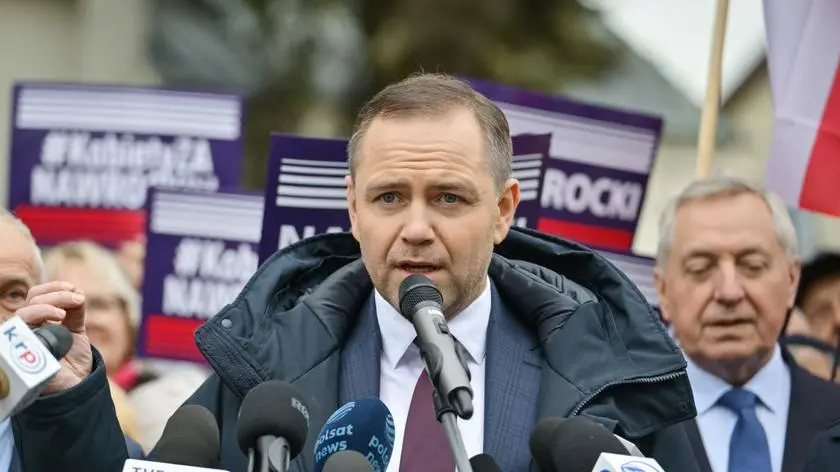 Karol Nawrocki i sprawa mieszkania. Czy Polacy wierzą w tłumaczenia kandydata PiS? Sondaż - TVN24