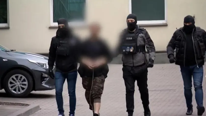 Łódź. Podejrzany o podpalenie mężczyzny usłyszał zarzuty i trafił do aresztu - TVN24