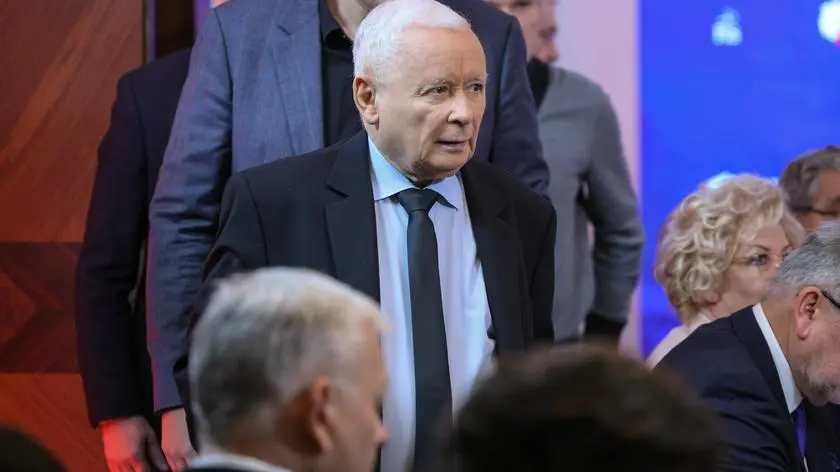Obowiązkowa narada w PiS. Jarosław Kaczyński zdecydował - TVN24