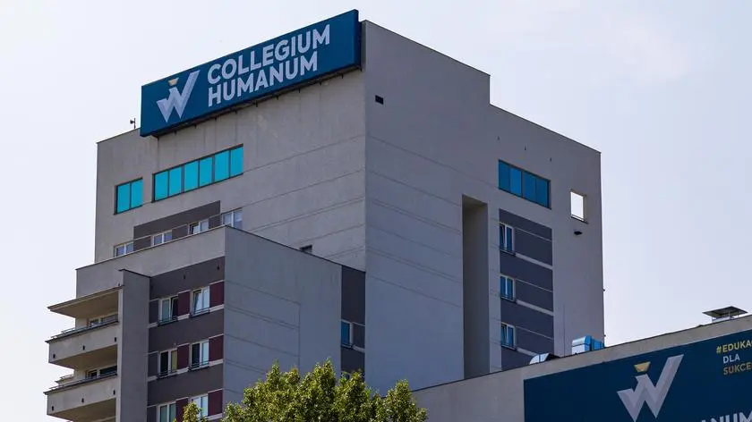 Collegium Humanum. Pięcioro zatrzymanych, wśród nich byli rektorzy - TVN24