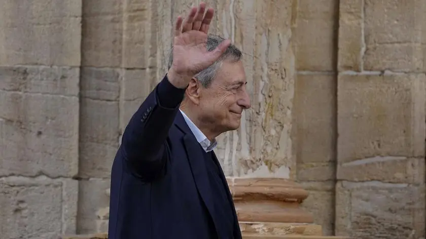 "Uratował euro". Mario Draghi komentuje | TVN24 Biznes