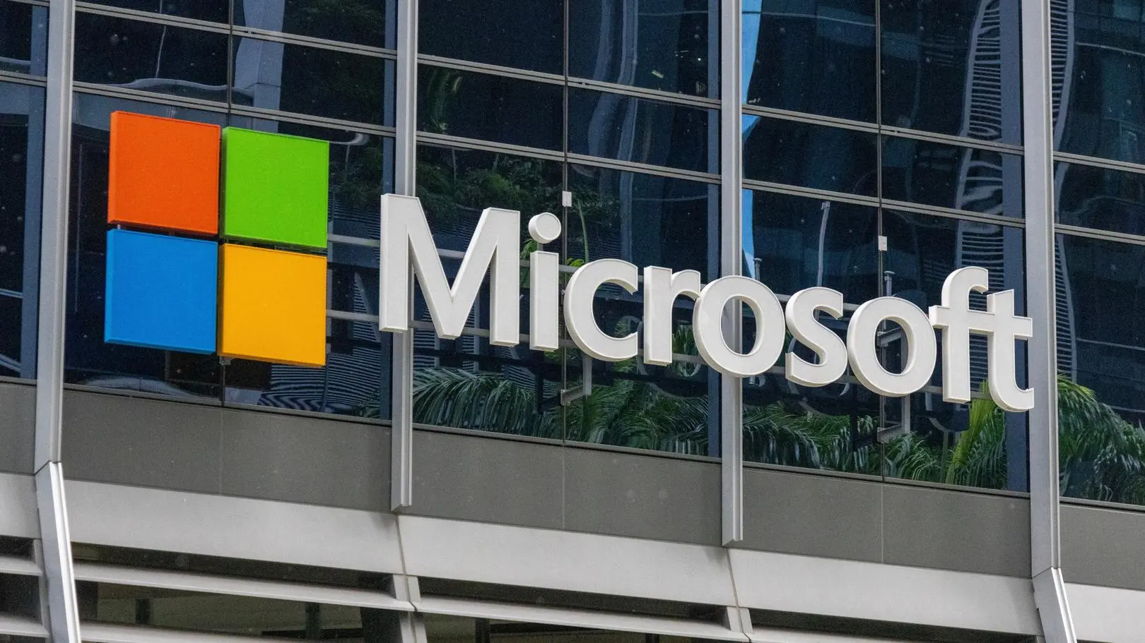 Microsoft szykuje kolejne zwolnienia. Tysiące stanowisk zostanie ...
