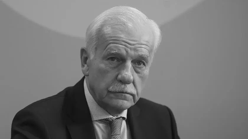 Andrzej Olechowski nie żyje. Polityk miał 78 lat - TVN24