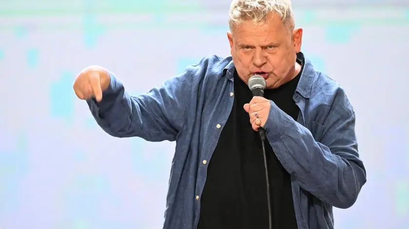 "Będziesz wisiał". Kazik Staszewski śpiewa o Robercie Biedroniu i Marku Migalskim. Komentarze ...