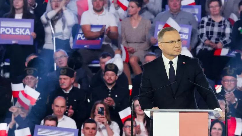 Wybory prezydenckie 2025. Andrzej Duda na konwencji Karola Nawrockiego - TVN24