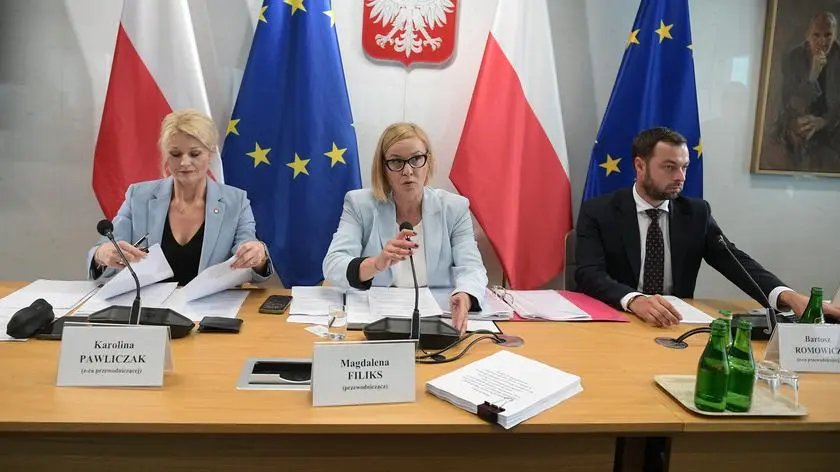 Komisja śledcza ds. wyborów kopertowych przedstawia końcowe ustalenia - TVN24