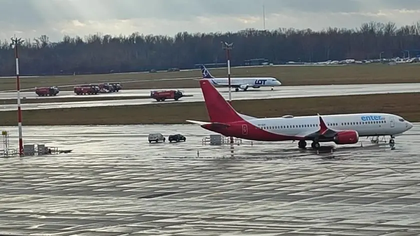Warszawa. Awaryjne lądowanie samolotu z Kopenhagi na Lotnisku Chopina | TVN Warszawa