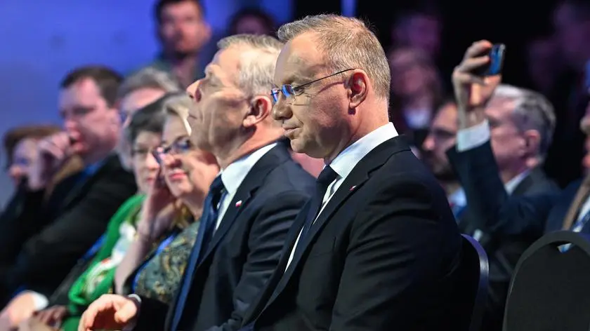 Politycy o słowach prezydenta Andrzeja Dudy o broni jądrowej - TVN24