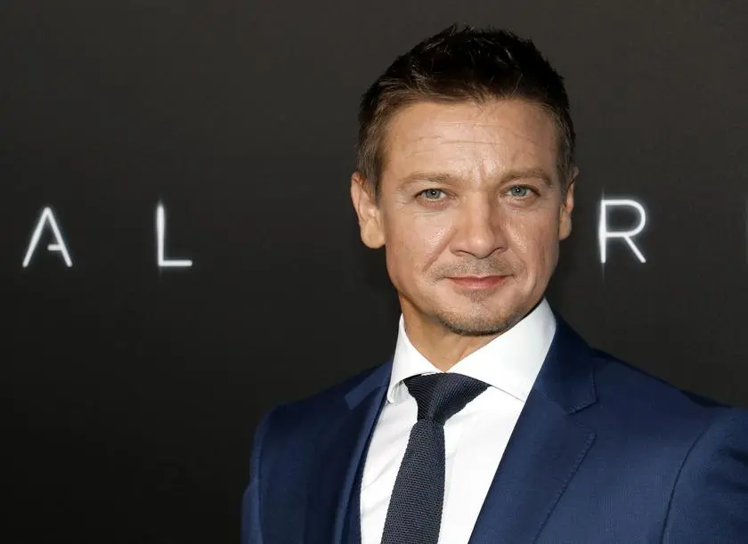 Jeremy Renner wraca do zdrowia po wypadku. Nowe nagranie - TVN24