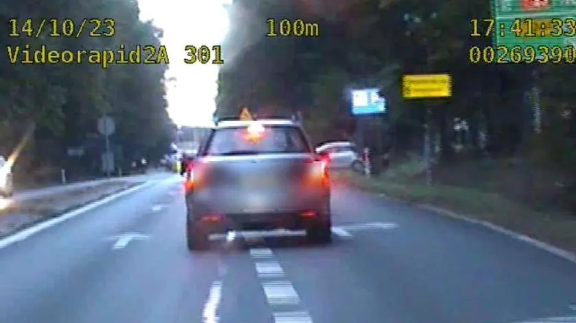 Bydgoszcz. Policyjny pościg za pijanym kierowcą. Zatrzymali go na terenie jednej z firm ...