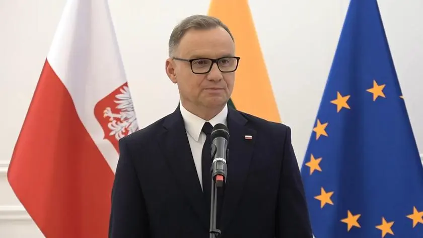 Dożywotnia wypłata i inne przywileje. Co dostanie Andrzej Duda? | TVN24 ...