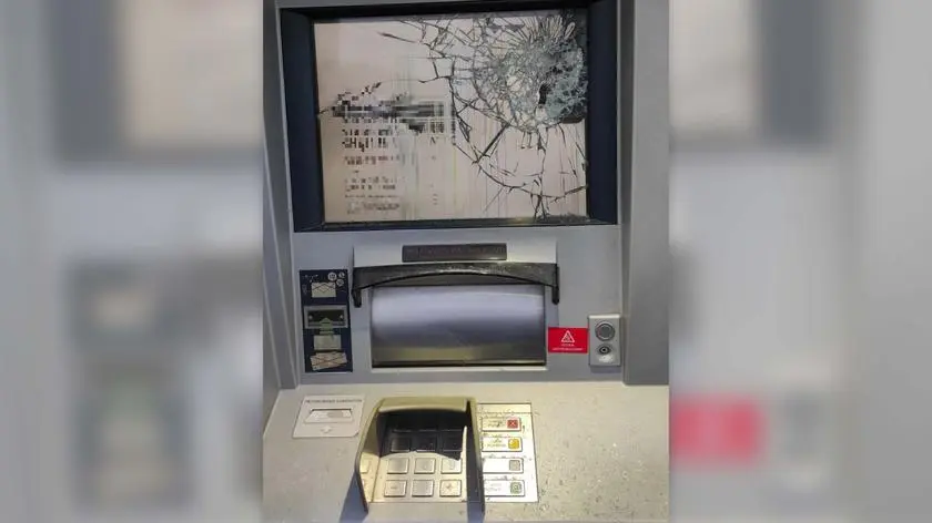 Kępno. Młotkiem chciała sforsować bankomat. Odpowie za włamanie - TVN24