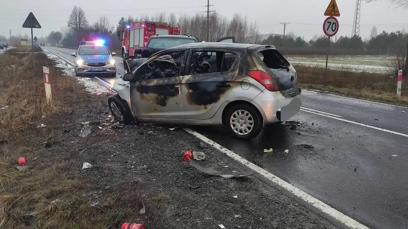 Owadów. Zderzenie dwóch samochodów. Spłonął samochód - TVN24