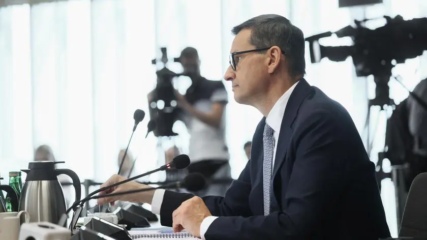 Komisja do spraw afery wizowej przesłucha Mateusza Morawieckiego - TVN24