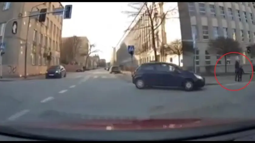 Katowice. Nieustąpienie pierwszeństwa na przejściu dla pieszych i wysoki mandat. O włos od ...