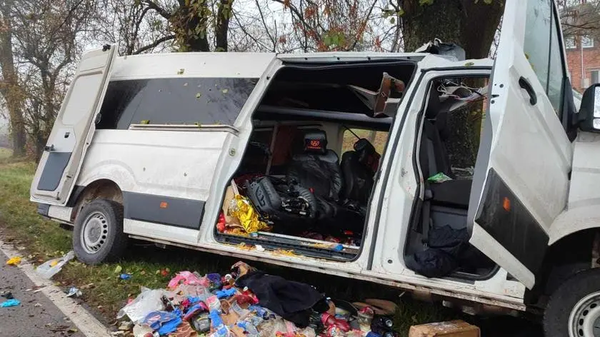 Wereszyn. Tragiczny wypadek busa. Nie żyją trzy osoby, w tym małe dziecko - TVN24
