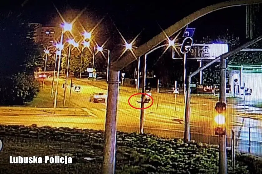 Zielona Góra, ul. Wojska Polskiego. Potrącenie pieszego na pasach, 17-latek próbował jeszcze ...