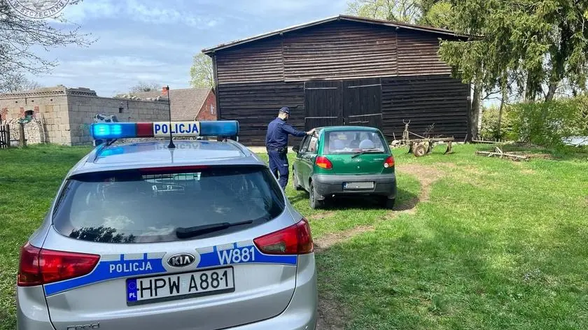 Stepień. Pijana matka przewoziła dziecko bez fotelika - TVN24