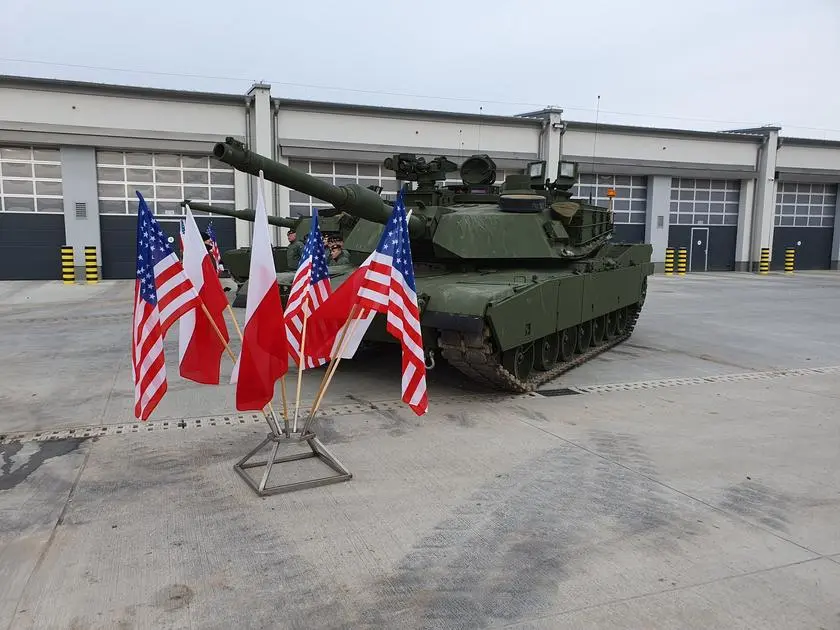 Poland's defence minister signs deal to buy 116 U.S. M1A1 Abrams tanks | TVN24