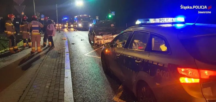 Jaworzno. 12-latka zginęła na przejściu dla pieszych. Prawdopodobnie weszła na pasy na czerwonym ...