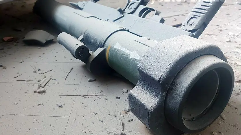 Eksplozja granatnika w Komendzie Głównej Policji. Senator Krzysztof Brejza pokazał zdjęcia ...