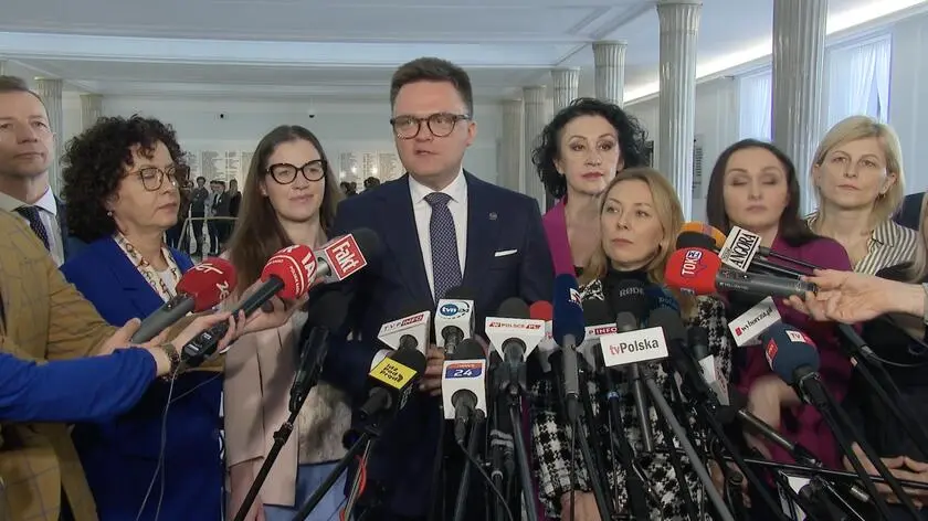 Projekty w sprawie aborcji. Szymon Hołownia o dacie - TVN24