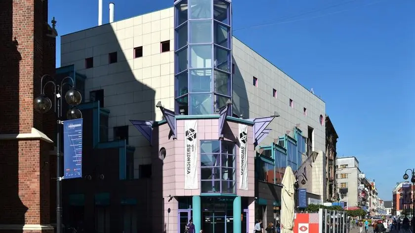 Solpol. Pierwszy dom towarowy nowoczesnego Wrocławia - TVN24