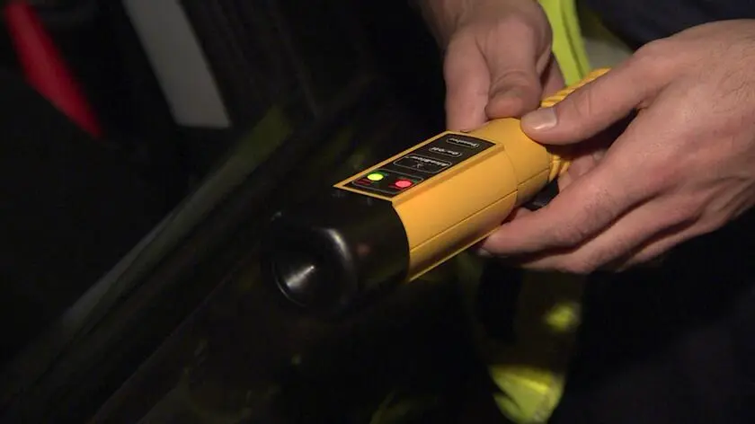 Pijana matka bez prawa jazdy wiozła samochodem dziecko - TVN24