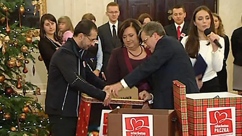"Szlachetna Paczka" od pary prezydenckiej - TVN24