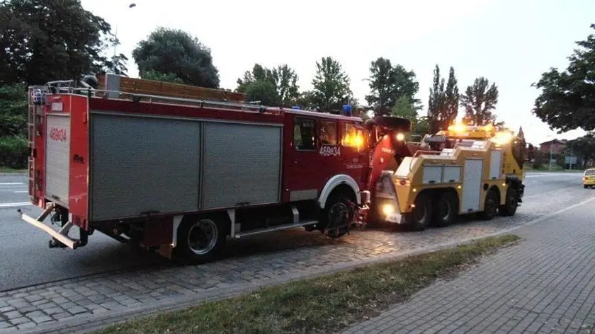 Opolszczyzna: pijani strażacy OSP na akcji. Wjechali w pomoc drogową ...