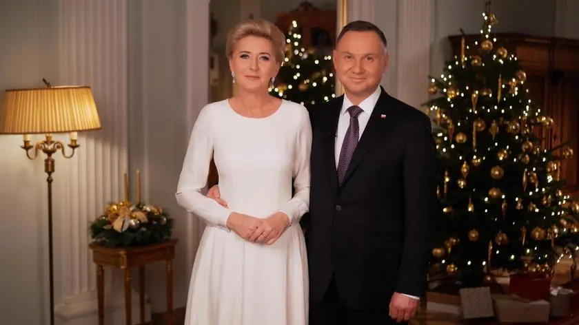 Życzenia świąteczne od pary prezydenckiej i polityków - TVN24