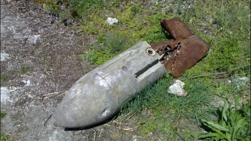 Ponad dwie tony bomb na lotnisku - TVN24