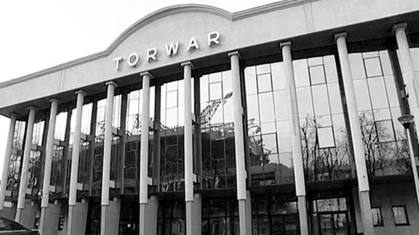 30 trumien powiozą na Torwar - TVN24