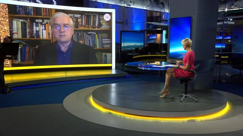 Afera wizowa w MSZ. Komentuje Włodzimierz Cimoszewicz | TVN24