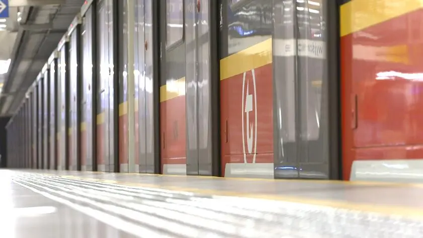 Warszawa. Utrudnienia na pierwszej linii metra. Zamknięte trzy stacje | TVN Warszawa