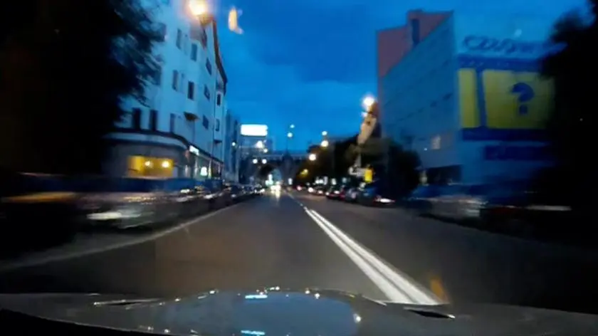 Szalony rajd po mieście. Policja: znamy tożsamość kierowcy | TVN Warszawa