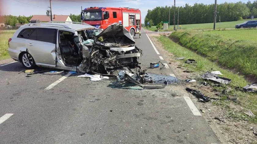 Alfonsów. Czołowe zderzenie, cztery osoby ranne | TVN Warszawa