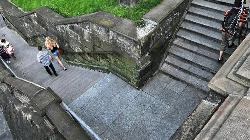 Rusza remont schodów przy Trasie W-Z | TVN Warszawa