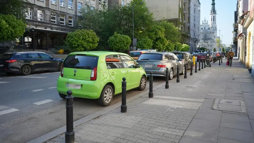 Warszawa. Zmiany na Mokotowskiej. Piesi odzyskali chodnik | TVN Warszawa