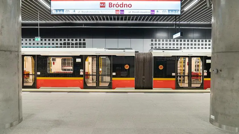 Warszawa. Utrudnienia na drugiej linii metra, zamknięte trzy stacje | TVN Warszawa