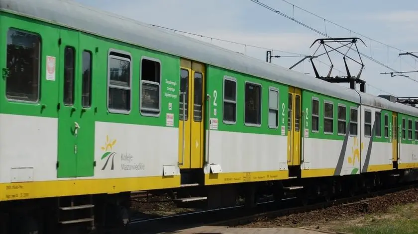 Awaria pociągu na linii do Legionowa. Ruch po jednym torze, opóźnienia | TVN Warszawa